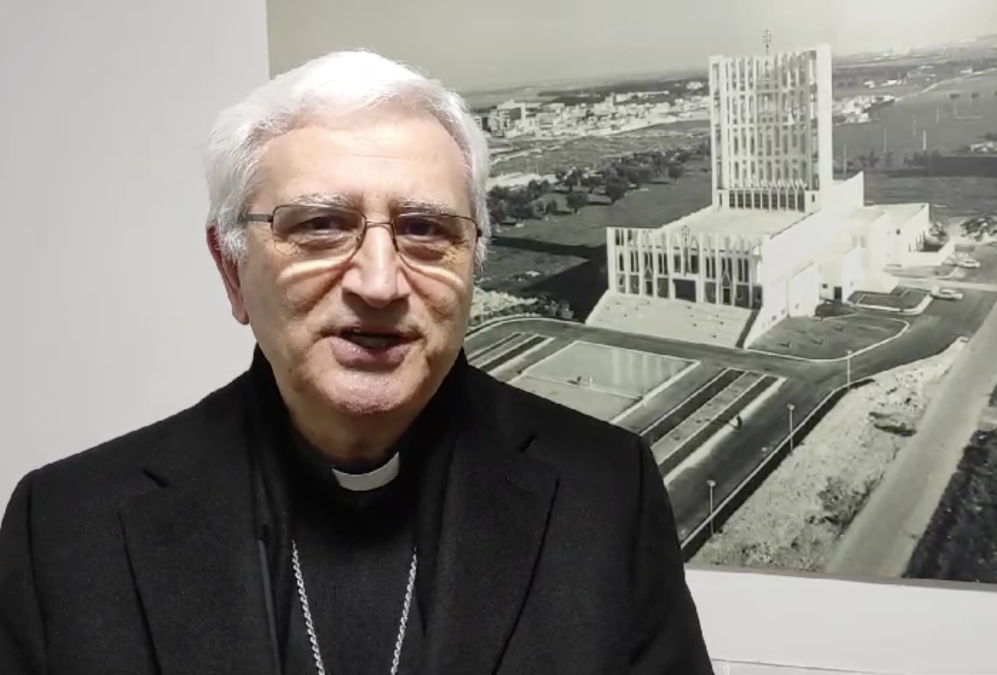 L'arcivescovo Ciro Miniero al termine della prima serata della ...